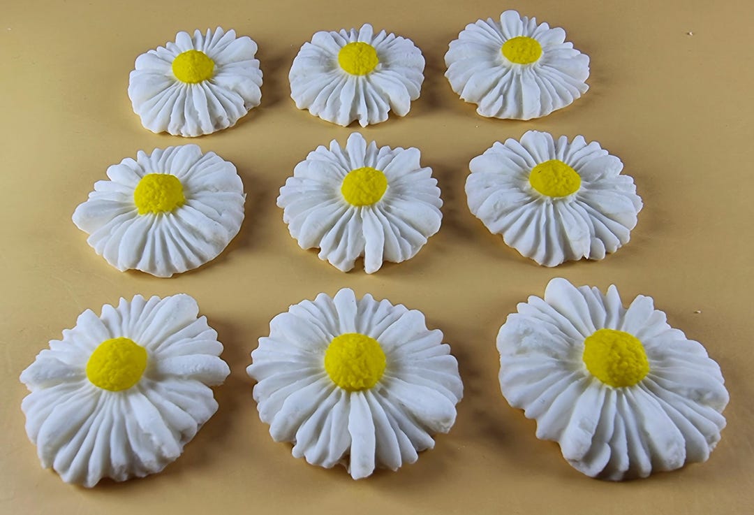 12 X Edible 3D 35mm Daisies Daisy Flowers Icing Toppers, Cake Cupcakes ...
