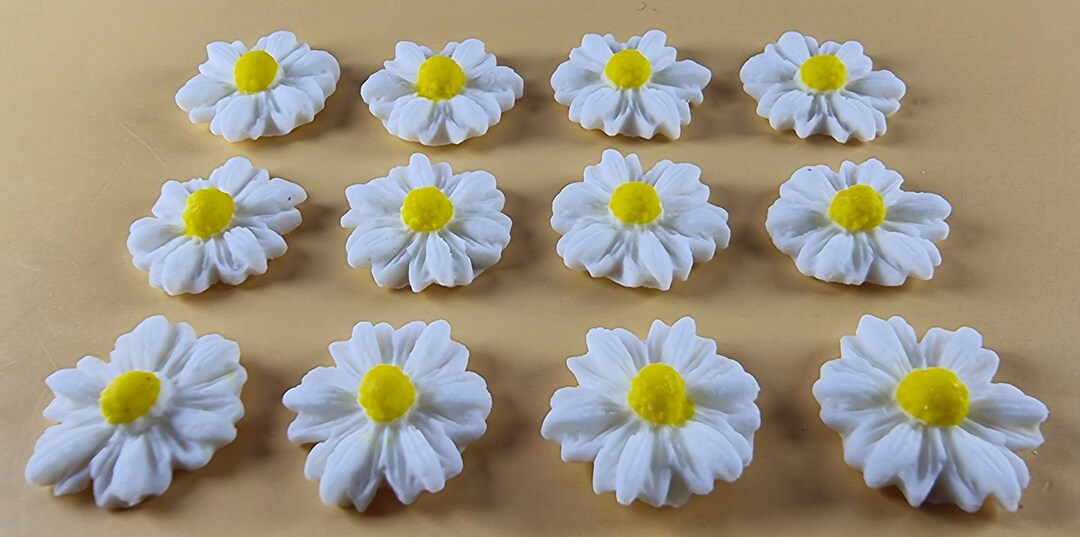 12 X Edible 3D 15mm Daisies Daisy Flowers Icing Toppers, Cake Cupcakes ...