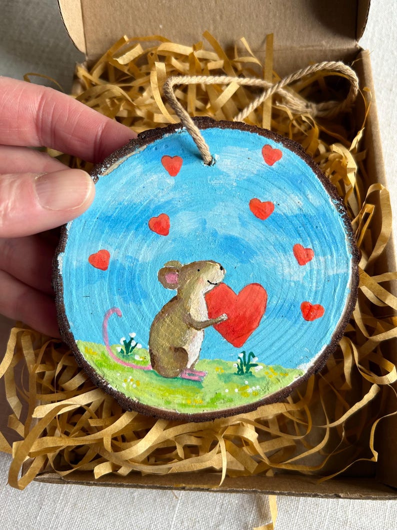Hand-painted Wood Slice Mouse Art, Cute Heart Mouse Illustration, Mini ...