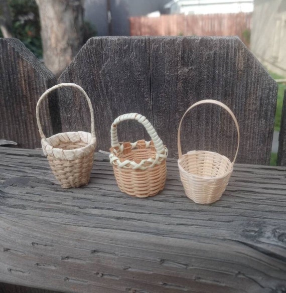 Dolls & Miniatures Small straw basket 0.5 vintage mini 1:12 dollhouse ...