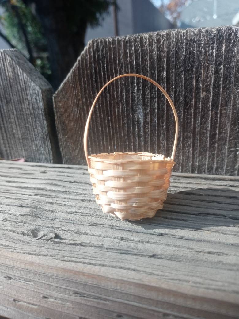 Dolls & Miniatures Small straw basket 0.5 vintage mini 1:12 dollhouse ...