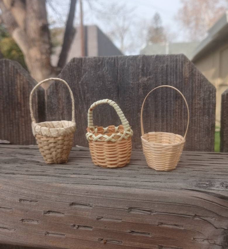 Dolls & Miniatures Small straw basket 0.5 vintage mini 1:12 dollhouse ...