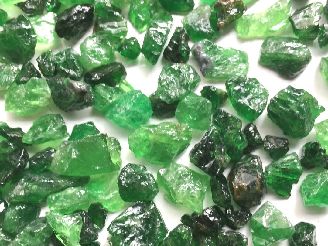 Natural Green Tsavorite Rough Stone Green Garnet Crystal Rough ...