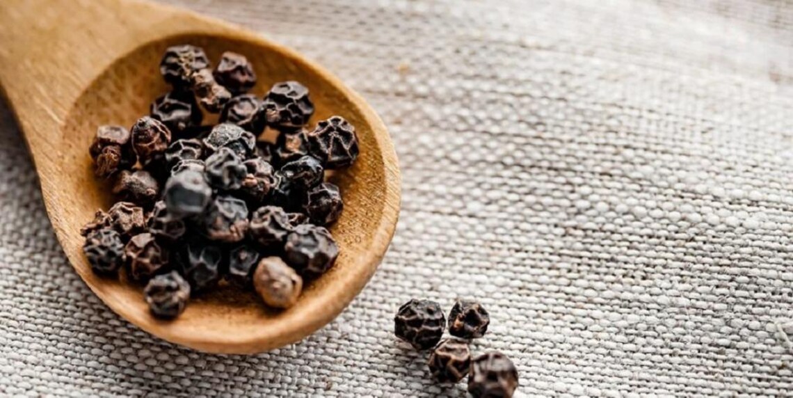 Ceylon Black Pepper World's Finest Naturally Dried Organic Piper Nigrum ...