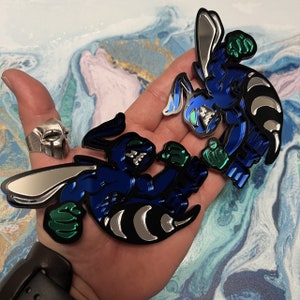 Fender Badges Hornet BEE SWOLE Mirror Blue Emblem, Mirror Green Eye and ...