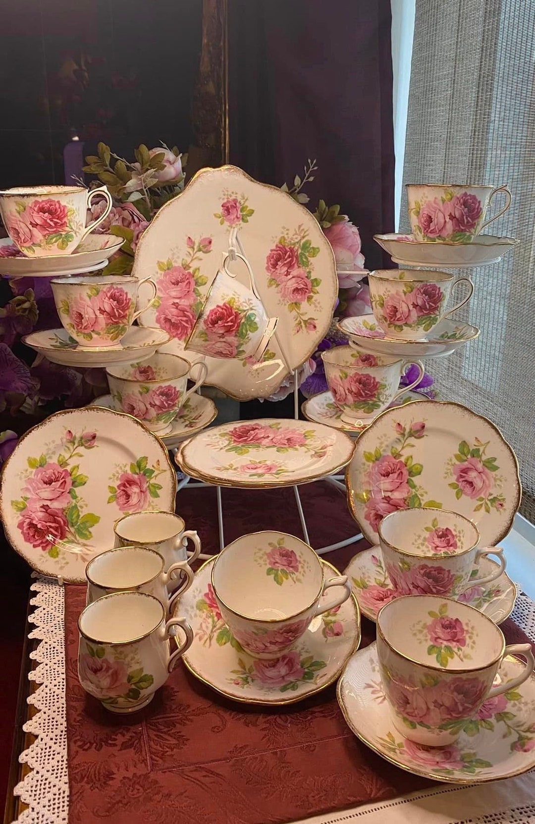 ROYAL ALBERT American Beauty 27 Pieces Tea Set. 10 Teacups, 9 Saucers,4 ...