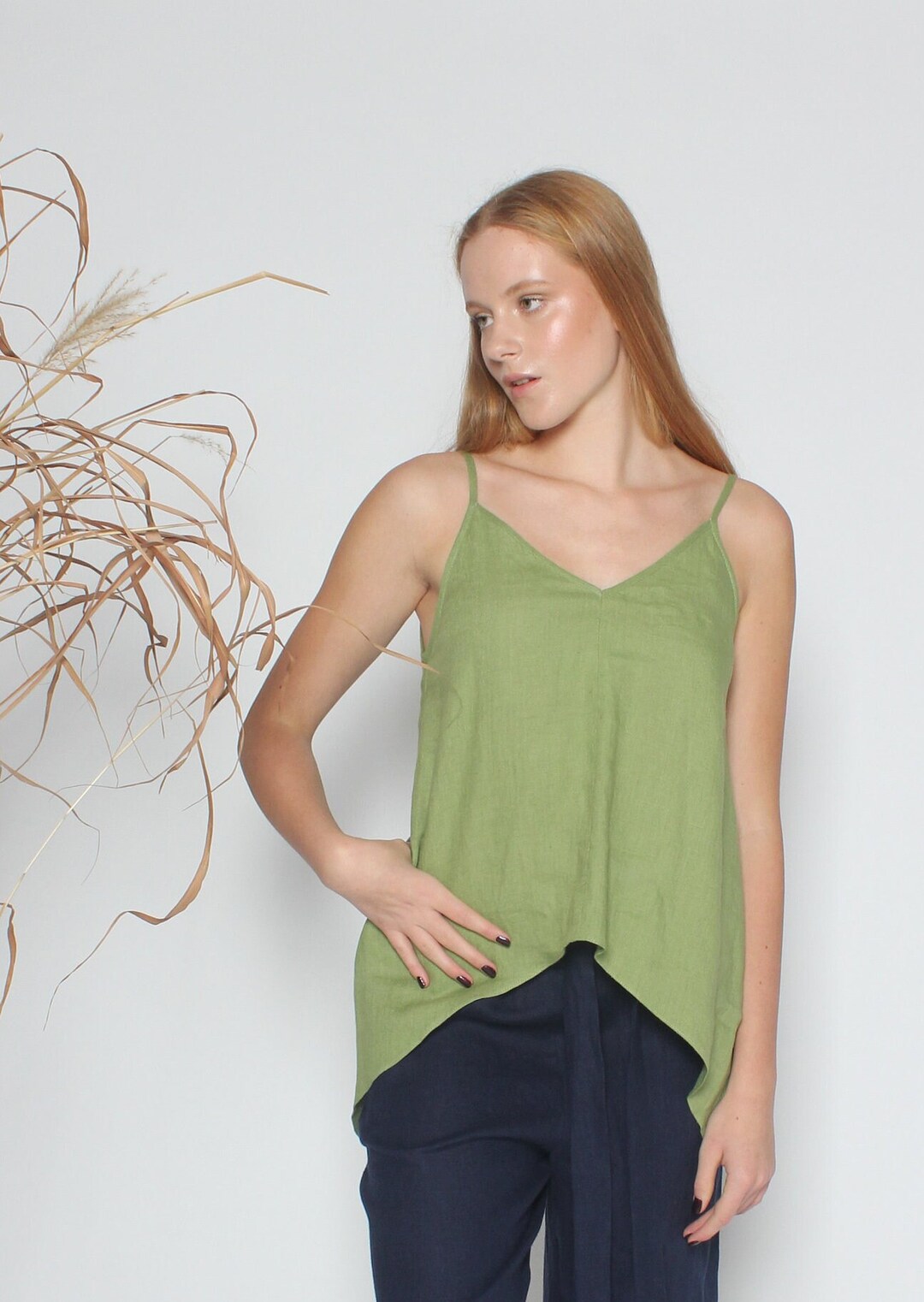 Asymmetrisches Leinen Slip Top. Spaghettiträger Top. Ein Leinen ...