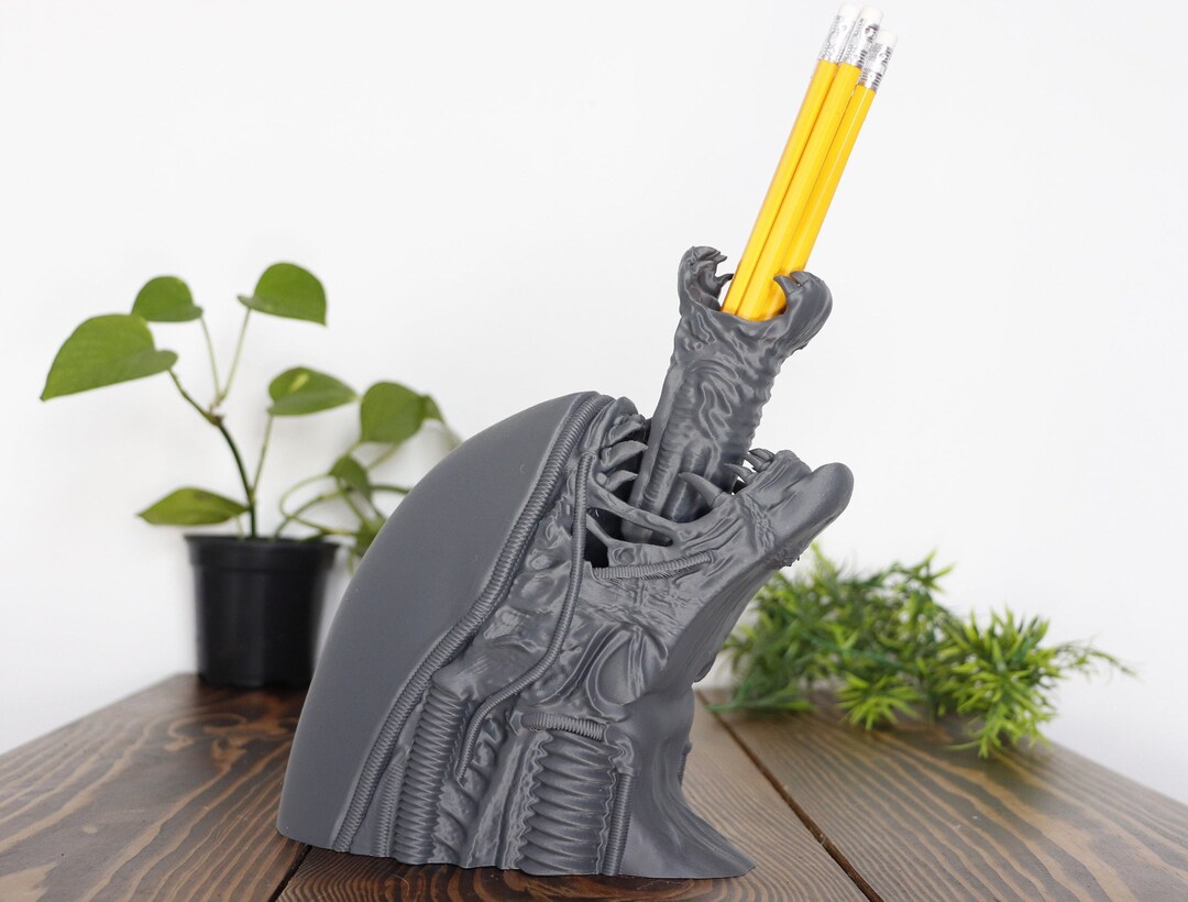 Alien Head Pen Holder • Xenomorph Face Home Decor • 3d Printed Sci-fi ...