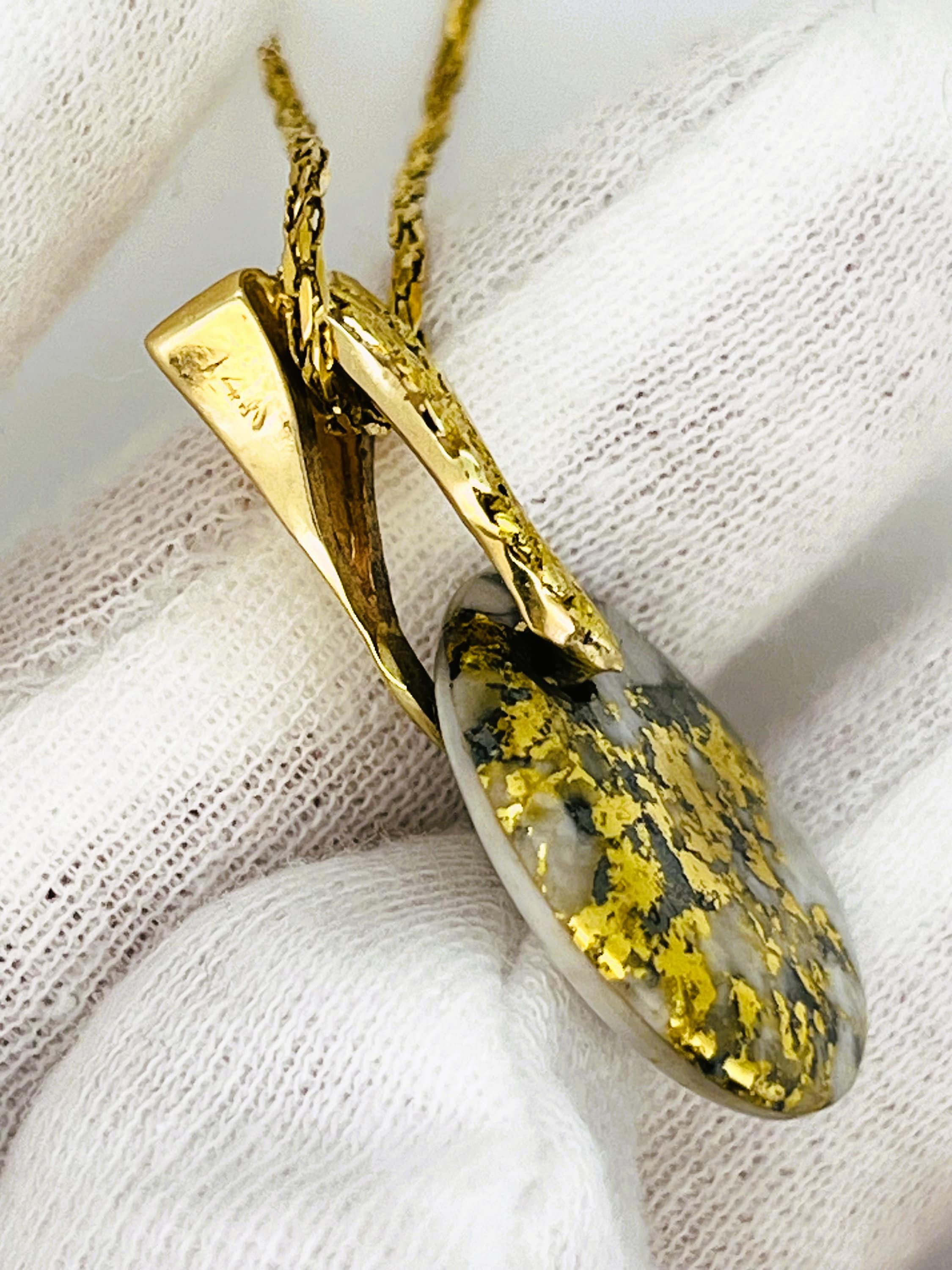 Rare Alaskan Gold in Quartz 14ct Solid Gold & 22ct Gold Nugget Pendant ...