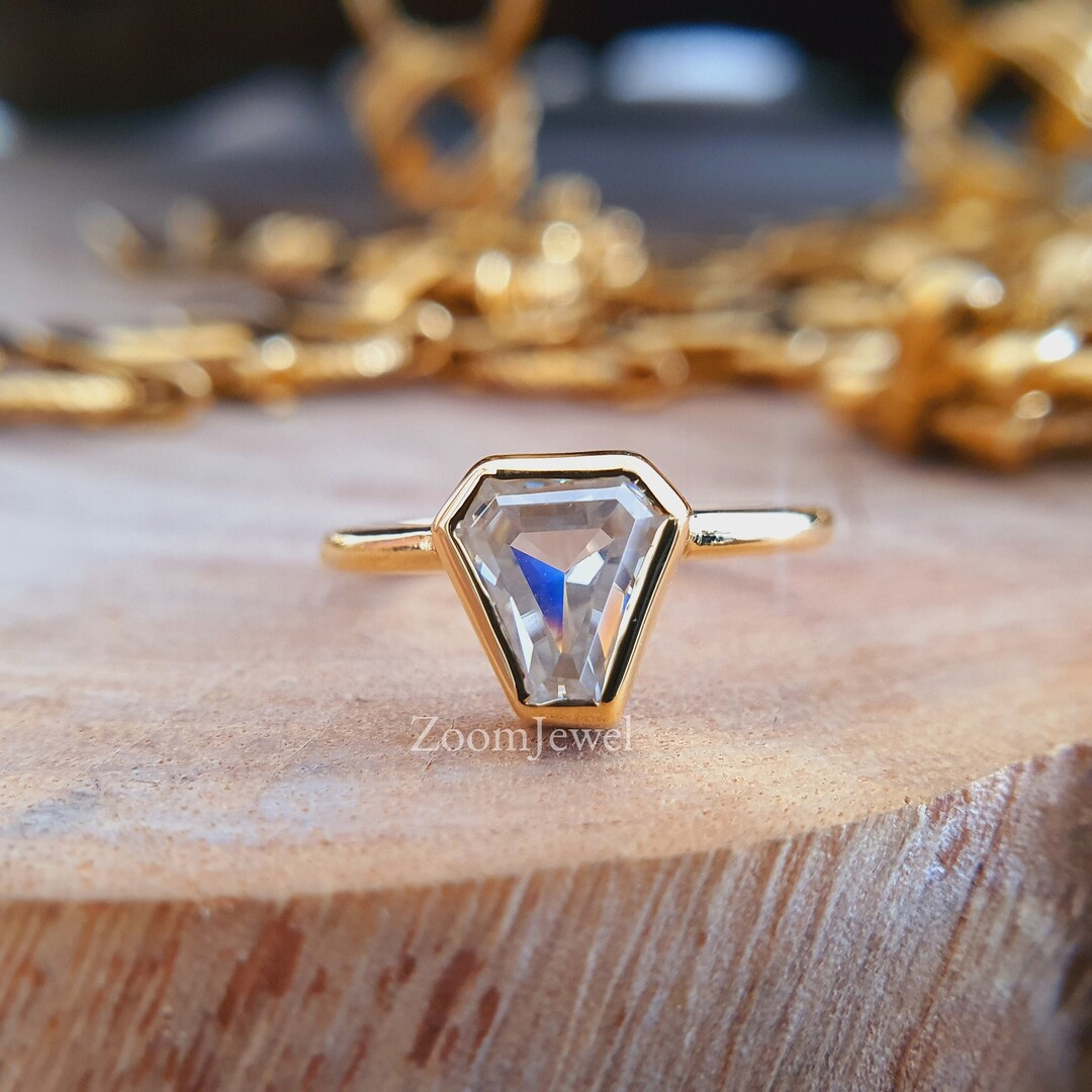Shield Diamond Ring| Colorless Moissanite Ring| Minimalist Ring| Bezel ...