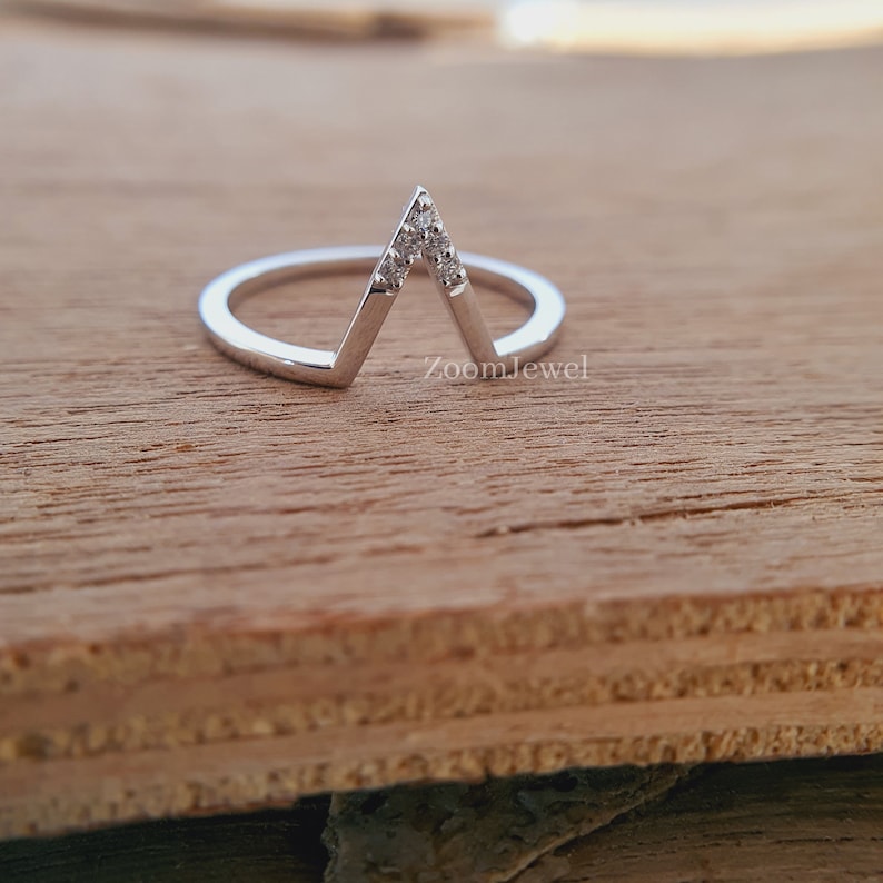 V Shaped Wedding Ring, Thin Platinum Wedding Band, 14k Gold Chevron ...