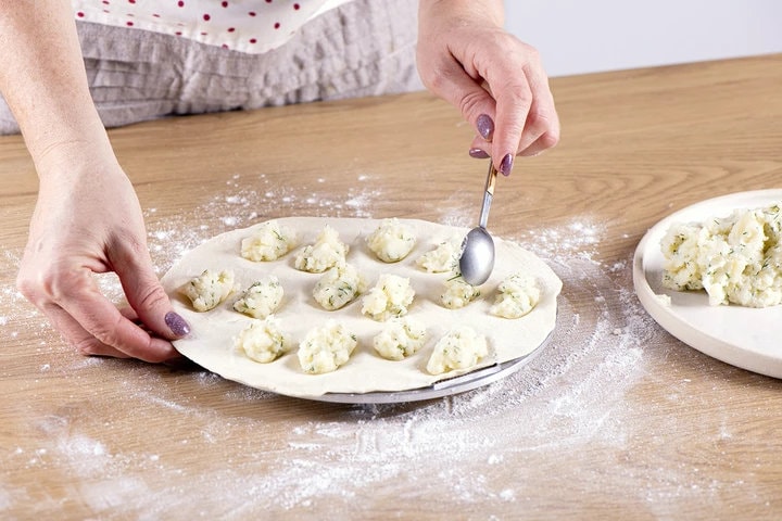 Ukrainian Vareniki Pierogi Maker Metal Mold Varenichnitsa Ravioli ...