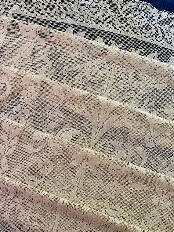 Antique Hand Made Filet Lace Banquet Length Panel - Gem