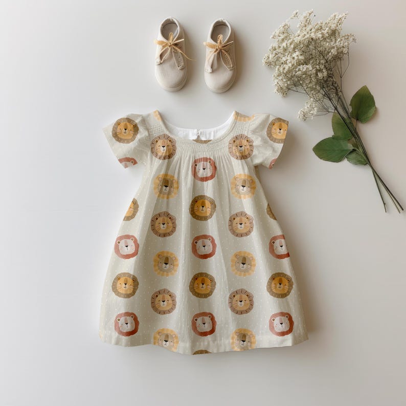 Lions Seamless Fabric Design, Cute Lion Pattern, Watercolor Surface ...