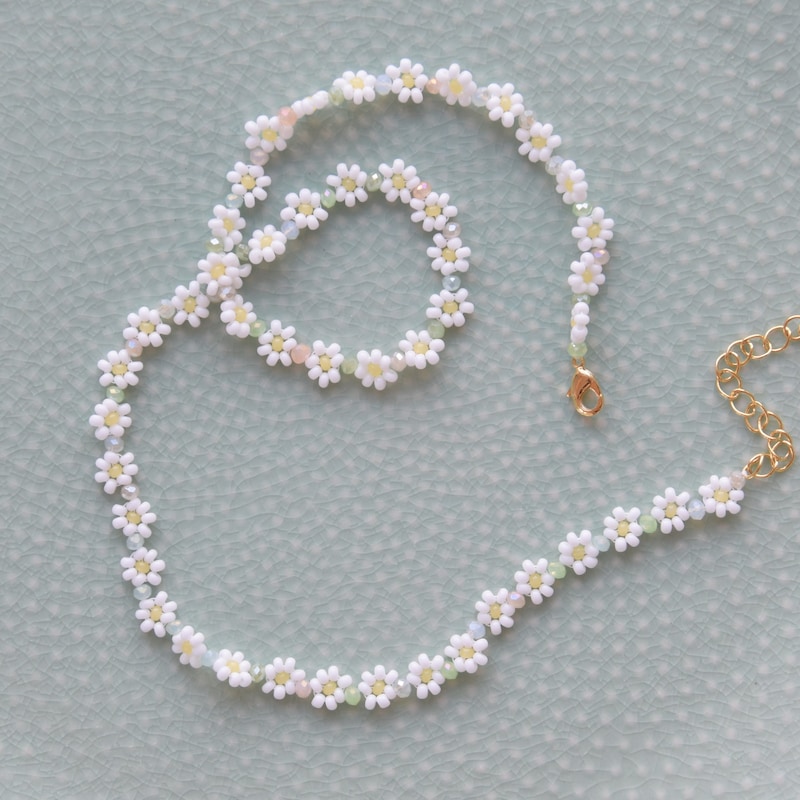 Daisy Bead Necklace - Etsy