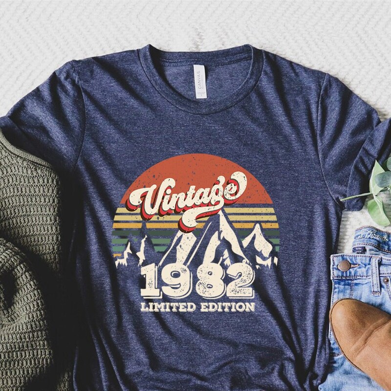 Vintage 1982 Tshirt - Etsy