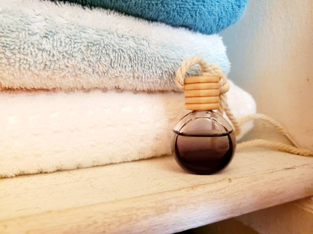 Scent Diffuser. Elegant Round Glass Bottle Scent Car Diffuser. Small Space Diffuser Air ...