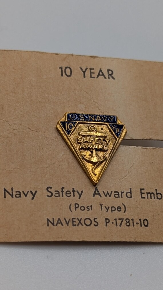 Vintage U.S. Navy 10 Year Safety Award Pin (1960s-70s) - Gem