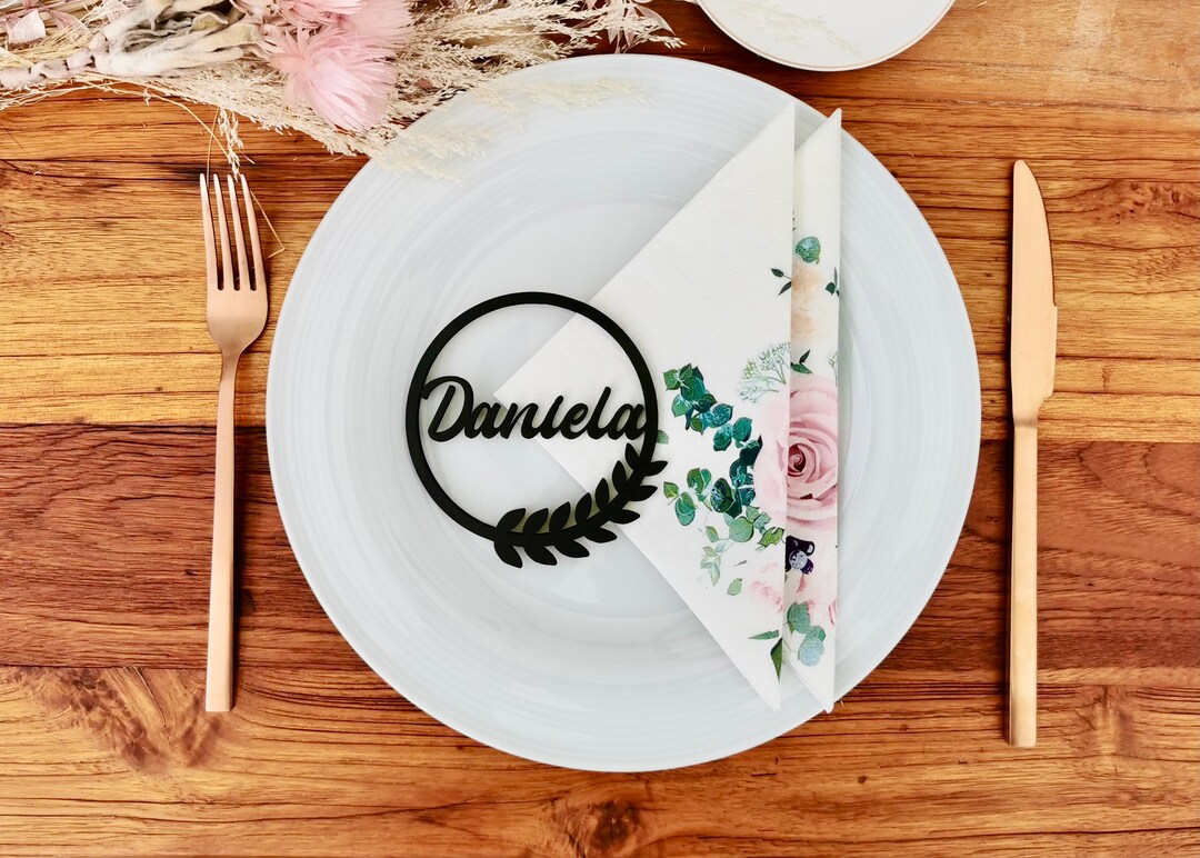 Cartes de place de mariage noms de table avec branche centres de table ...