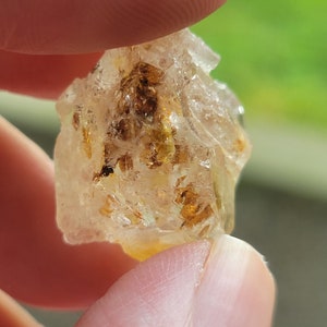 Skeletal Golden Enhydro Petroleum Quartz With Moving Water Bubble Uv ...