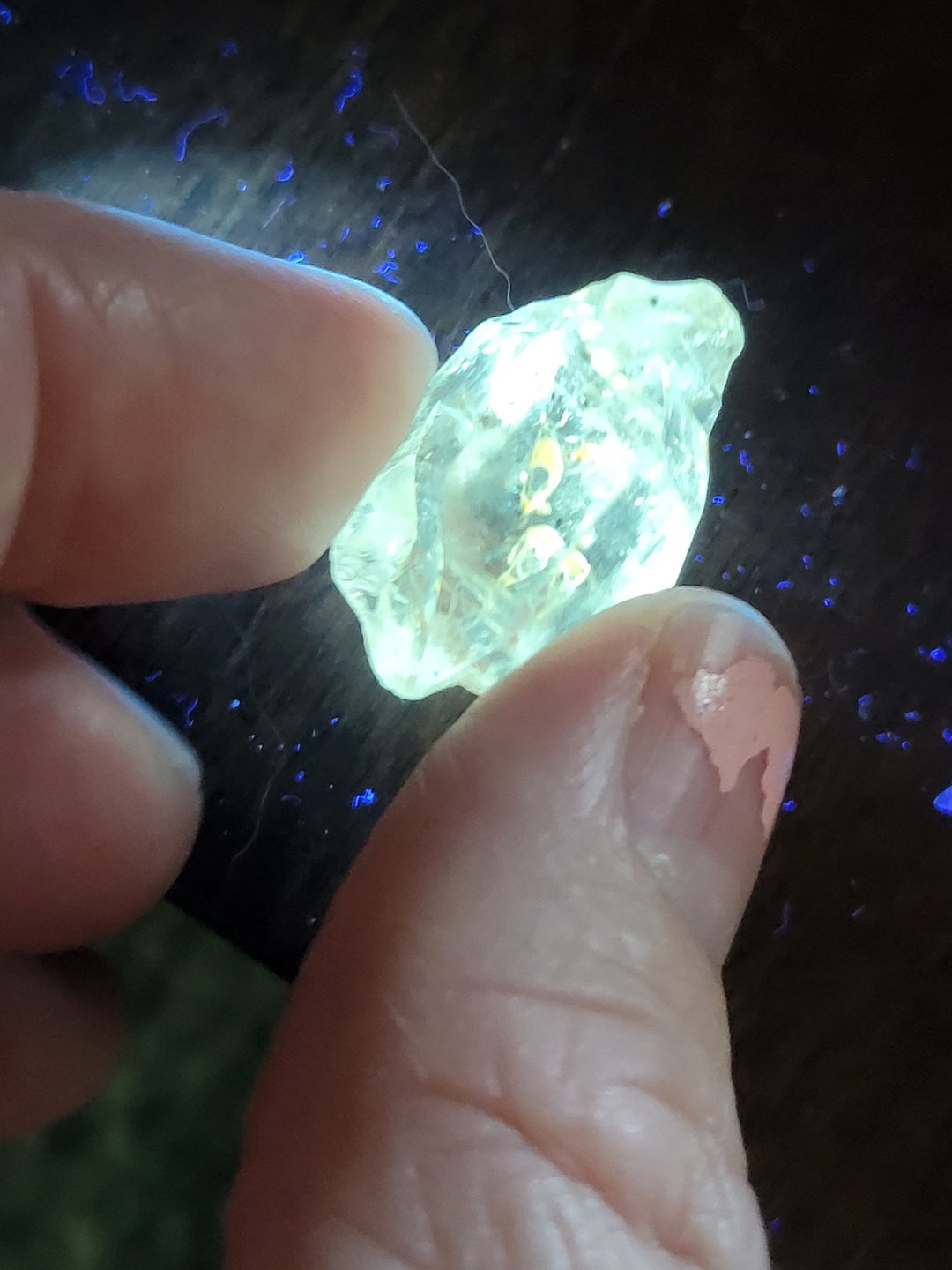 Golden Enhydro Petroleum Quartz With Moving Fluid Inclusions Uv ...