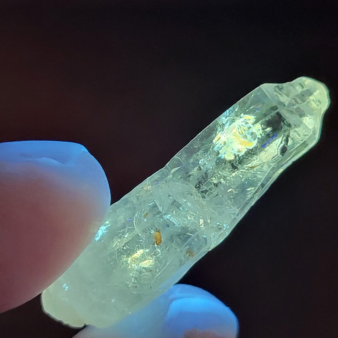 Golden Enhydro Petroleum Quartz With Moving Water Bubble Uv Reactive ...