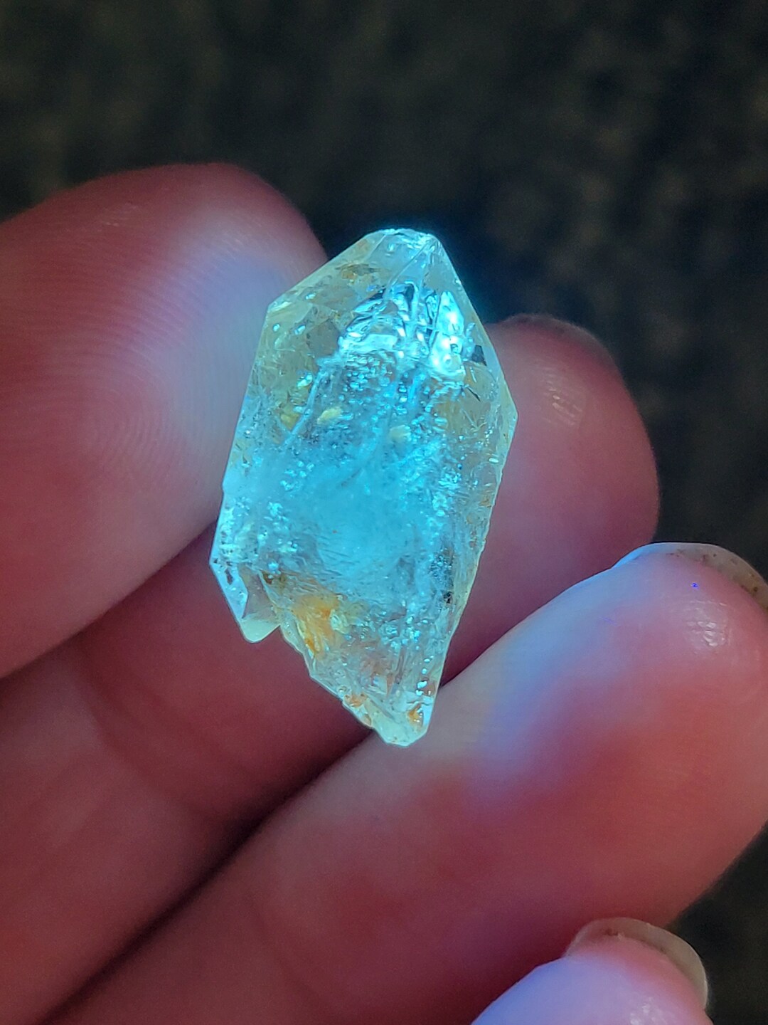 Golden Enhydro Petroleum Quartz With Moving Fluid Inclusions Uv ...