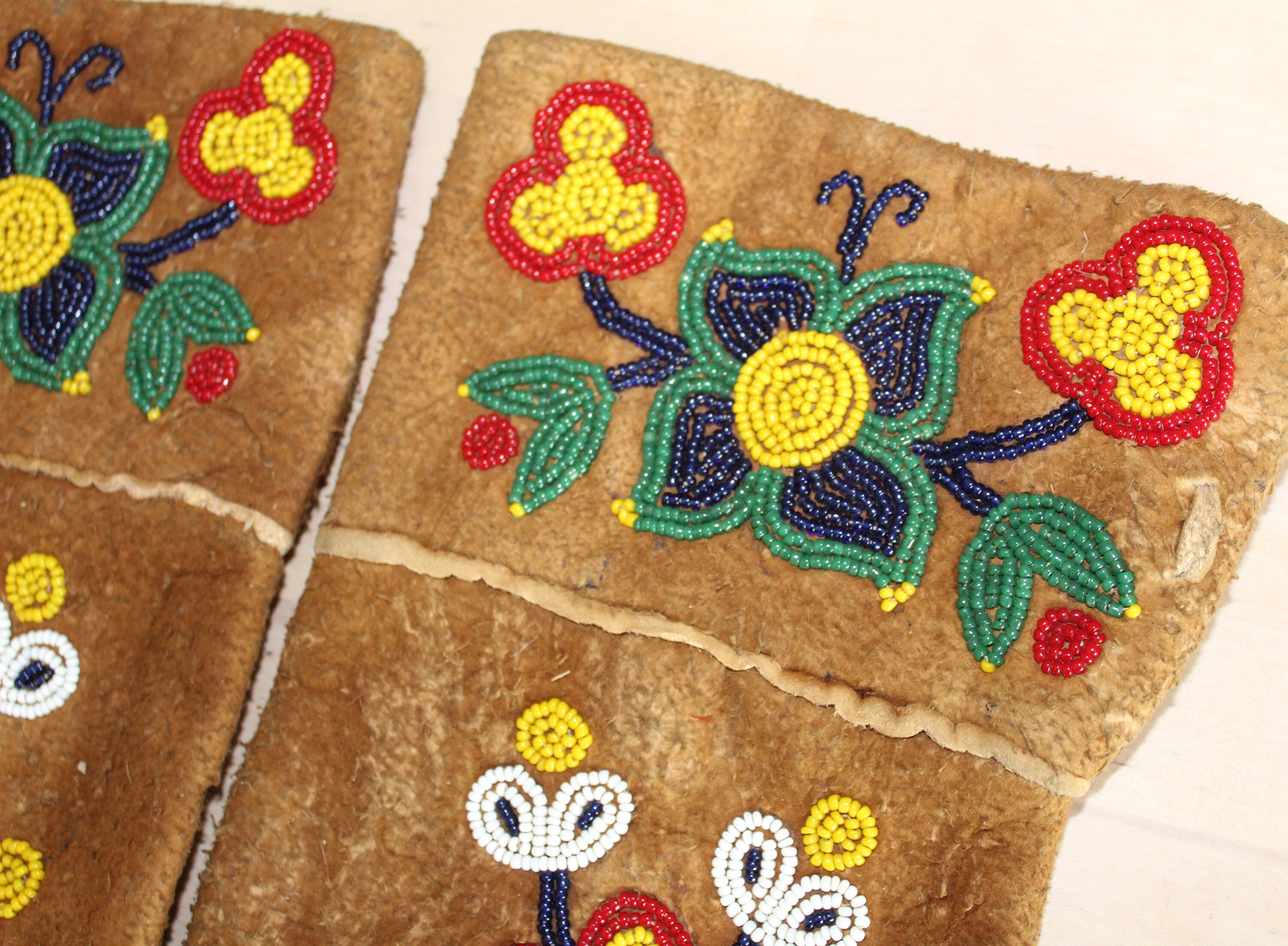 Pair of Native American/canadian First Nations Beaded Gauntlet Gloves ...