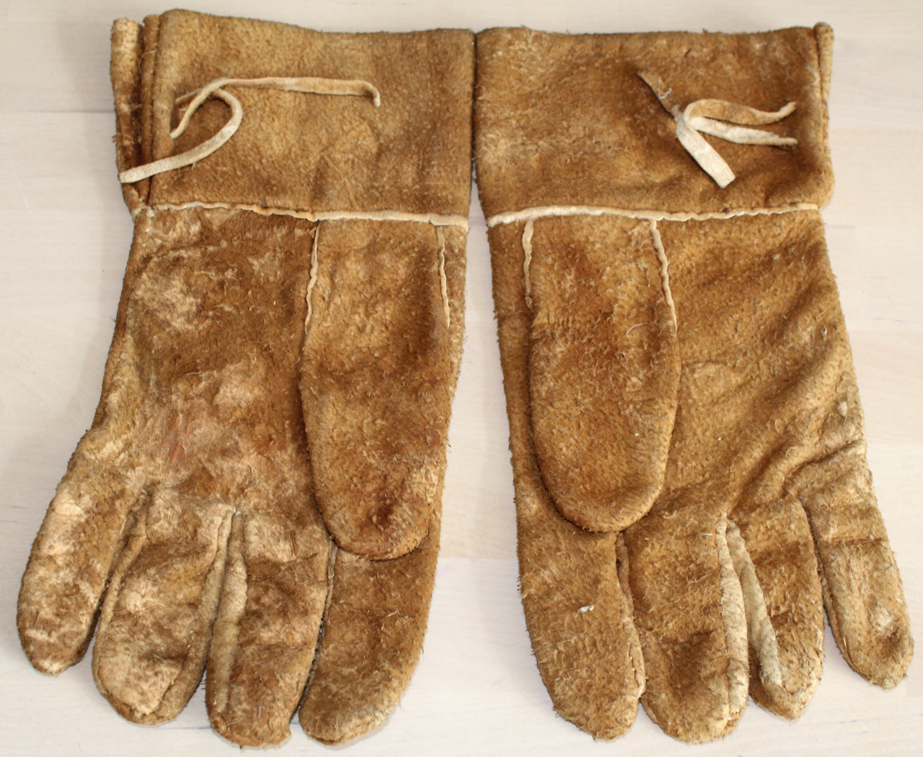 Pair of Native American/canadian First Nations Beaded Gauntlet Gloves ...