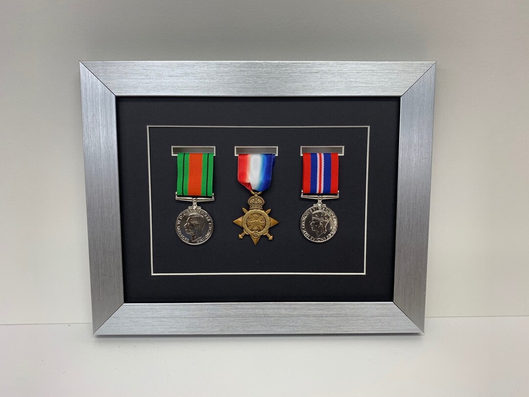 War Medal Display Frame for WW1 WW2 Military World War Medal, Choice of ...