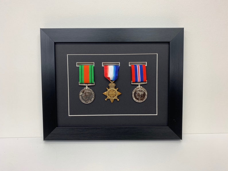 Ribbon Display, WW1 WW2 Military Medals, Holds 3 Awards (32cm X 27cm ...