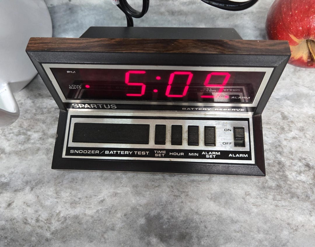 Vintage SPARTUS Bedside Desktop LED Alarm Clock Apollo Model 1140 - Etsy