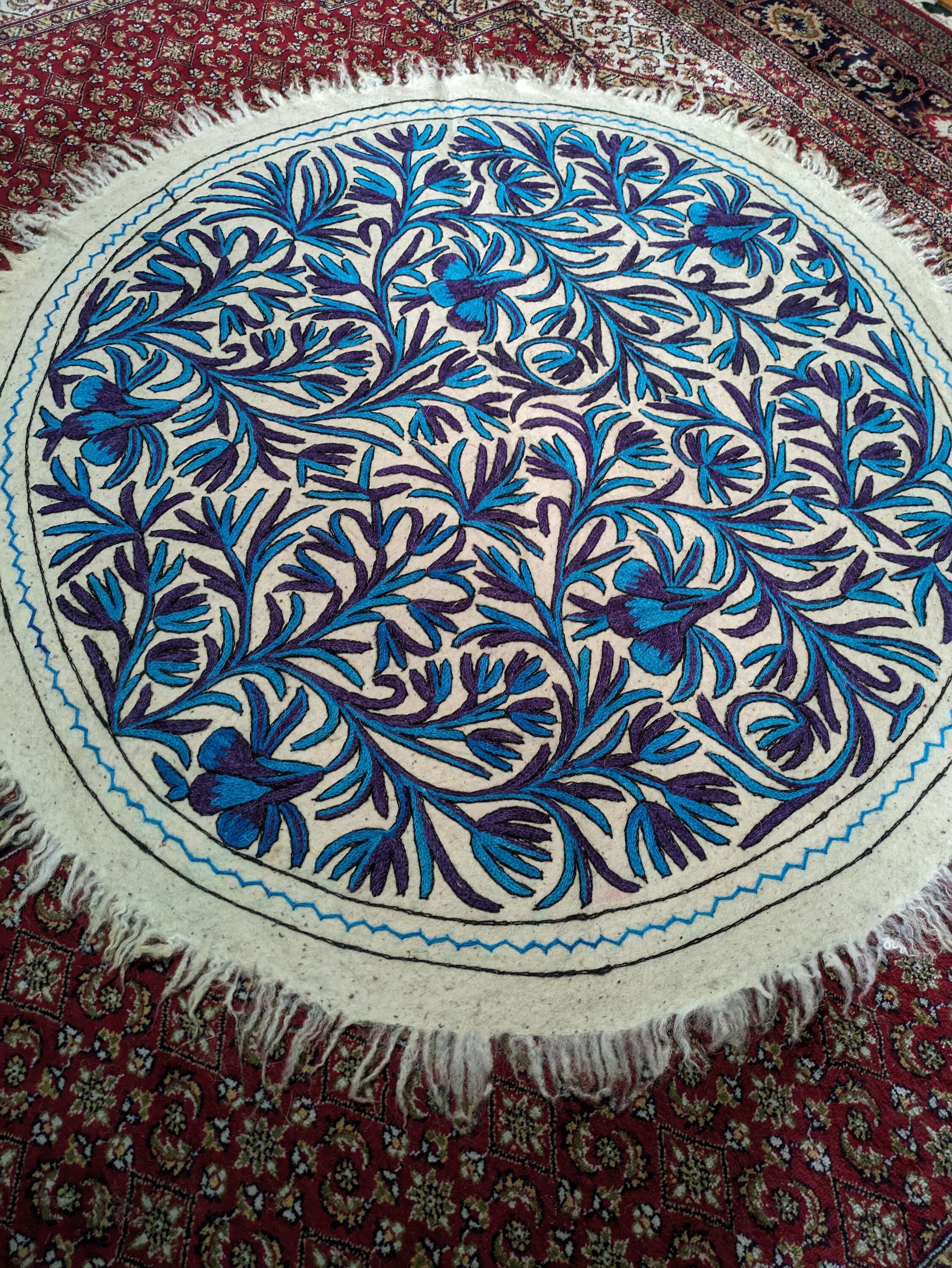 Round 4.5ft Kashmiri Namda Rug | Blue and White Namda Rug | Wool Rug ...