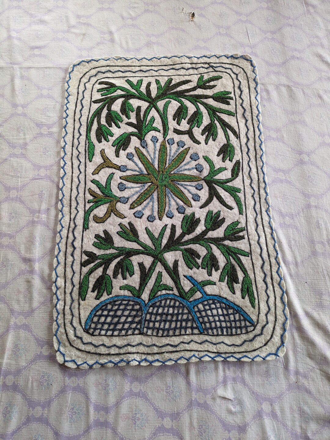 Handmade Kashmiri Namda Rug 3x2 Feet White Base With Green Embroidery ...