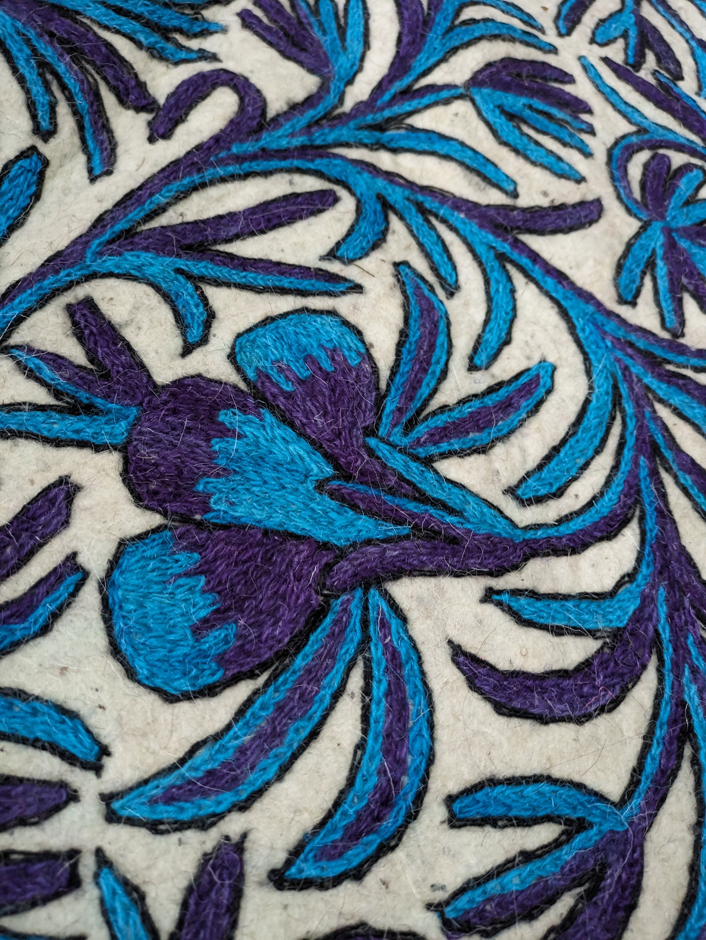 Round 4.5ft Kashmiri Namda Rug | Blue and White Namda Rug | Wool Rug ...