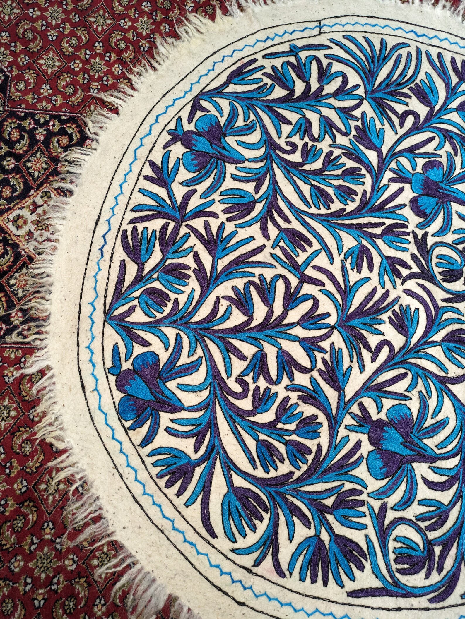 Round 4.5ft Kashmiri Namda Rug | Blue and White Namda Rug | Wool Rug ...
