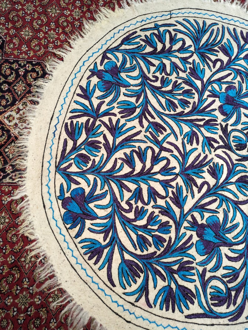 Round 4.5ft Kashmiri Namda Rug | Blue and White Namda Rug | Wool Rug ...