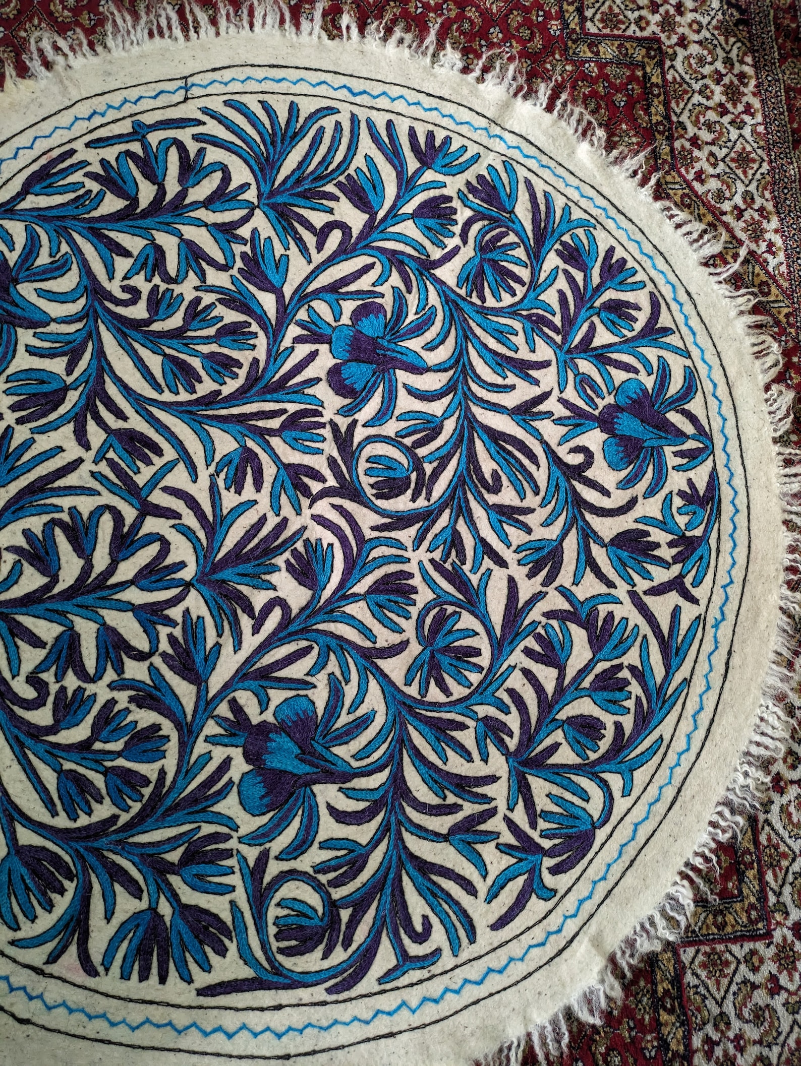 Round 4.5ft Kashmiri Namda Rug | Blue and White Namda Rug | Wool Rug ...