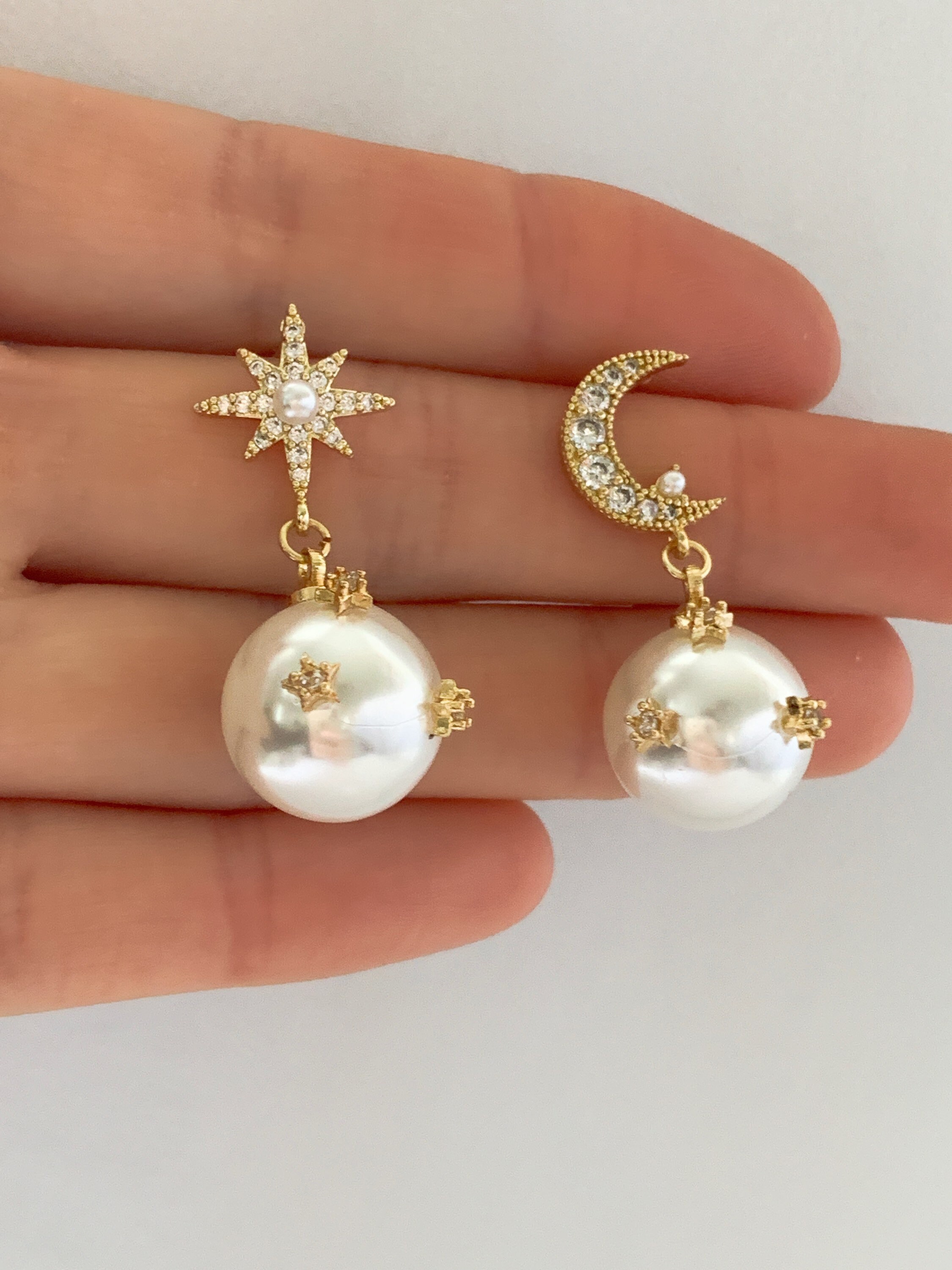 Grandes pendientes colgantes de perlas falsas con luna de | Etsy