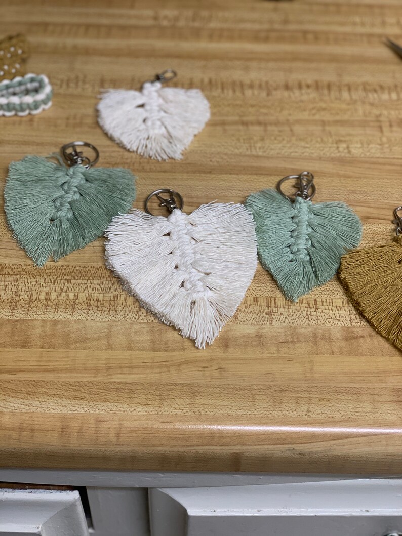 Macrame Leaf Keychain - Etsy
