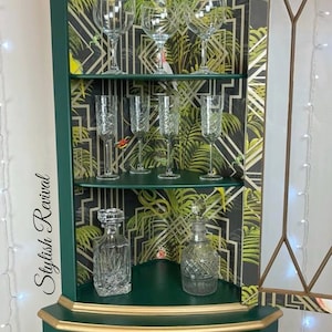 Green Drinks Gin Corner Cocktail Display Gin Cabinet Vintage Spray ...