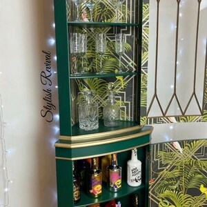 Green Drinks Gin Corner Cocktail Display Gin Cabinet Vintage Spray ...
