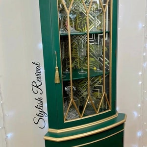 Green Drinks Gin Corner Cocktail Display Gin Cabinet Vintage Spray ...