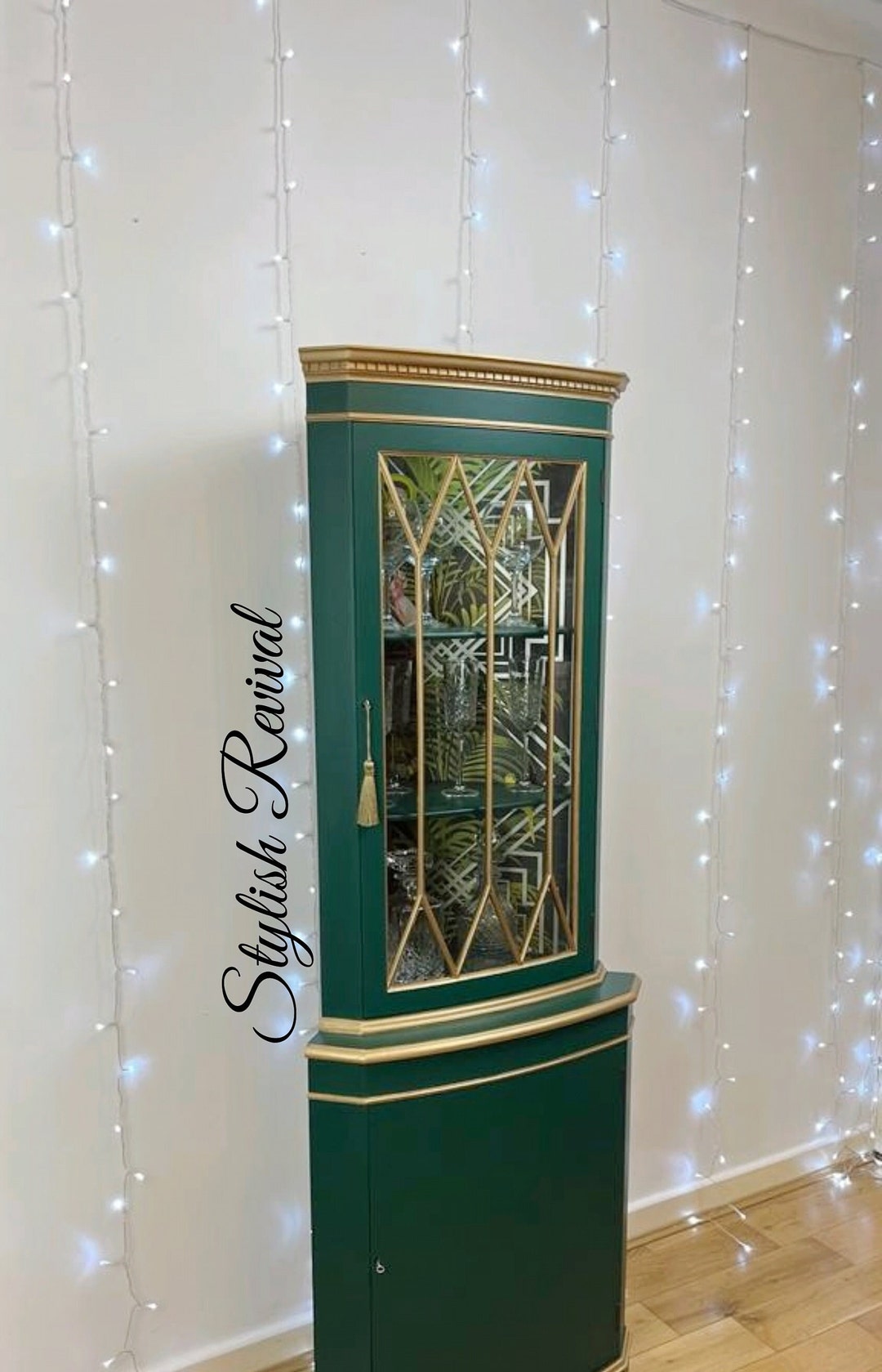 Green Drinks Gin Corner Cocktail Display Gin Cabinet Vintage Spray ...