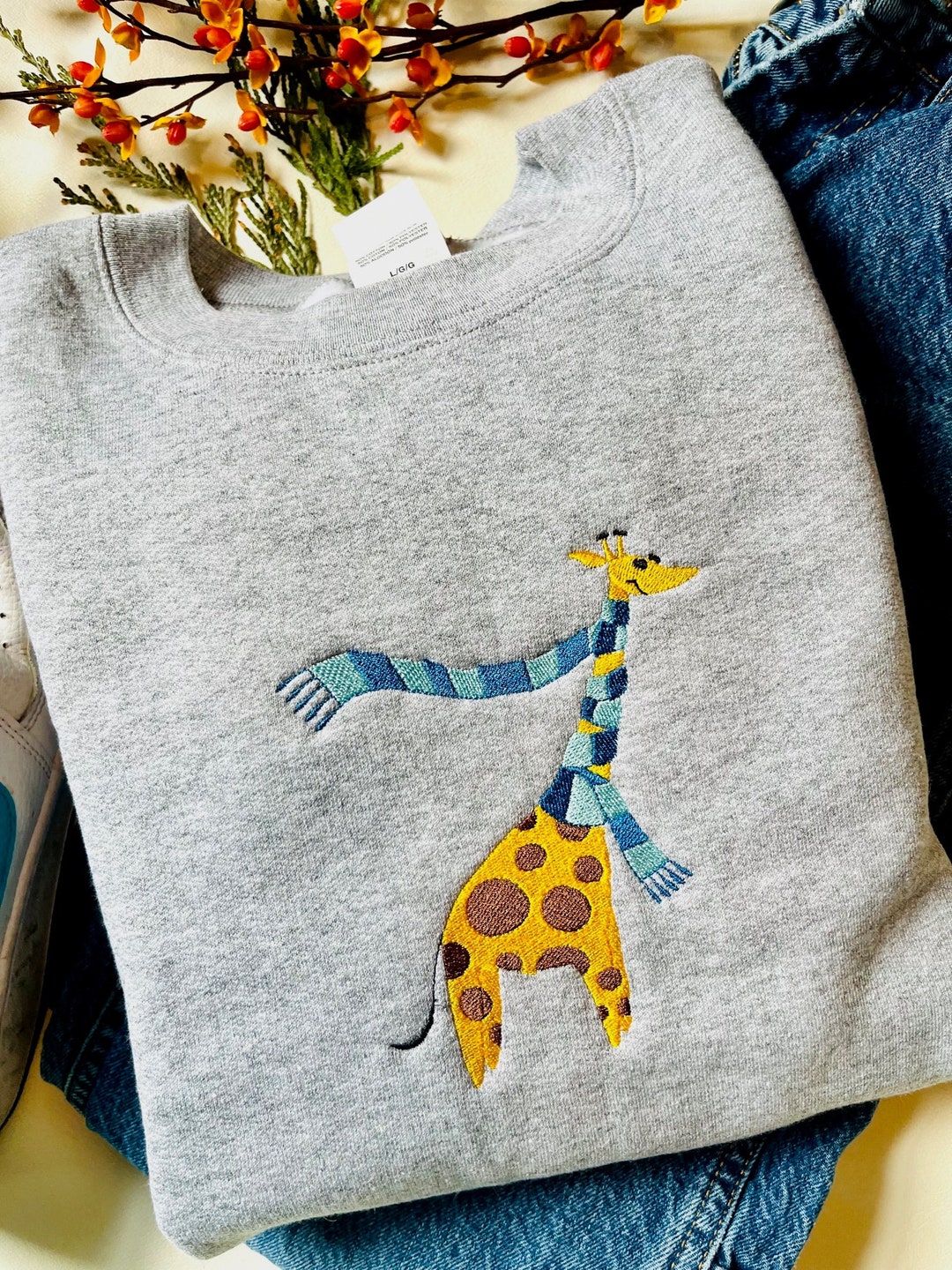 A Very Long Scarf Embroidered Crewneck | Giraffe Crewneck | Giraffe ...