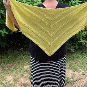 Simple Triangular Shawl Knitting Pattern for Beginners - Instant ...