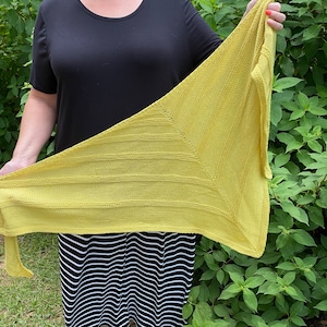 Simple Triangular Shawl Knitting Pattern for Beginners - Instant ...