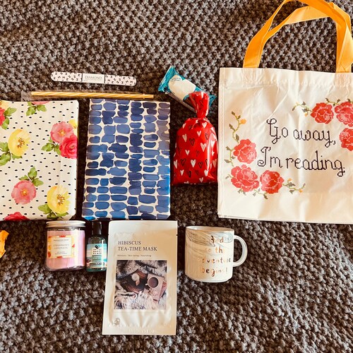 Blind Date With a Book Gift for Book Lover Surprise Book Treat - Etsy