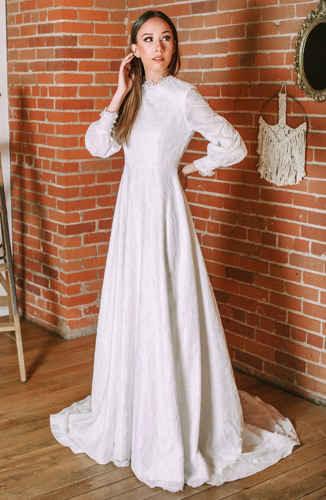 Samples Sales Size 2 - Lace Detail Floral Modern Classic White Wedding ...