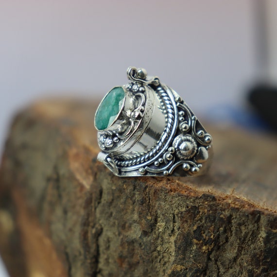 Emerald poison ring store